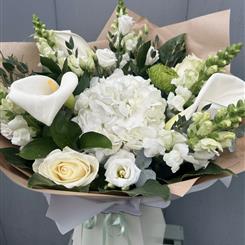 Pearl Handtied Bouquet Pretty Little Petals Florist East Kilbride Gl